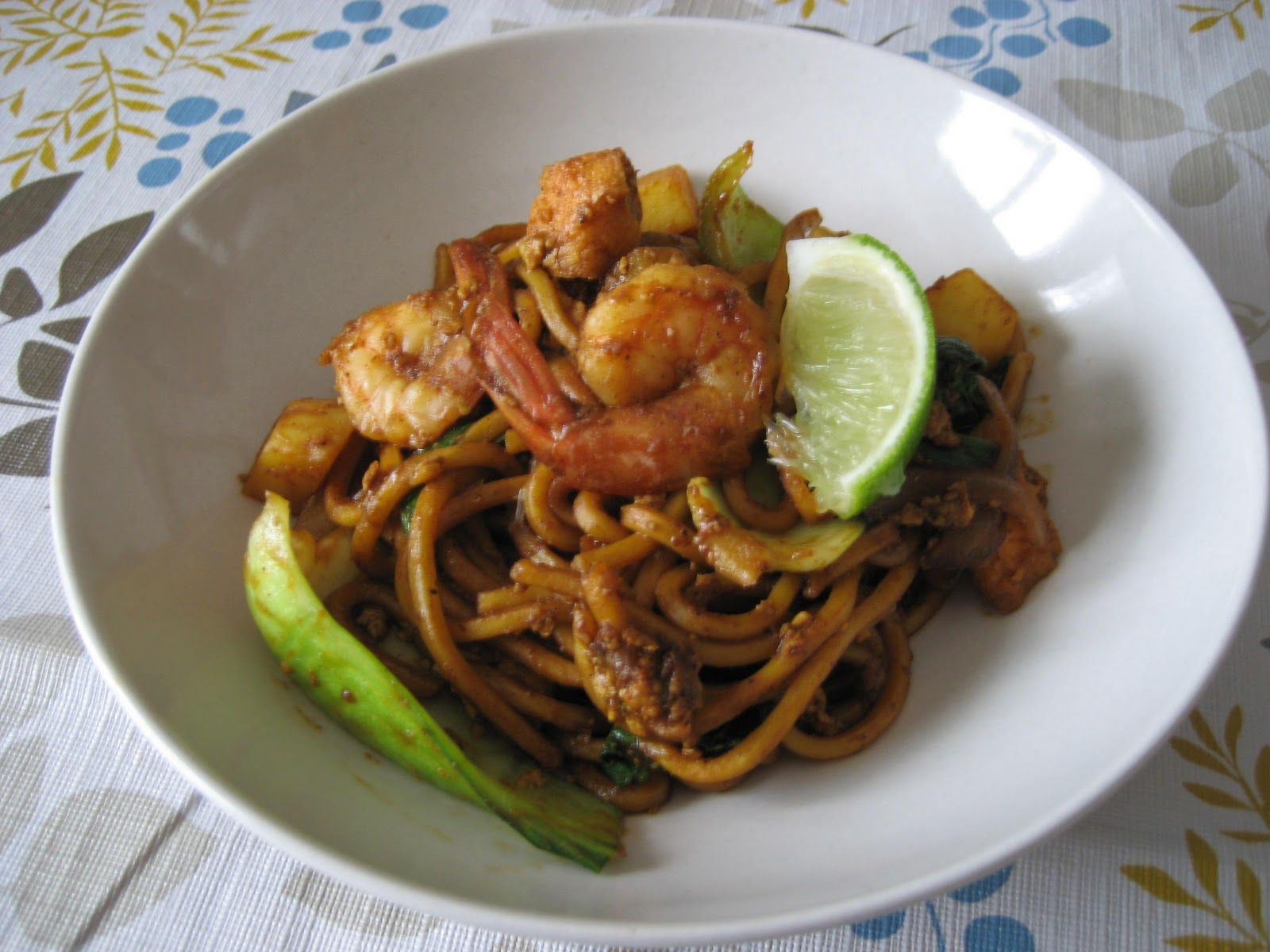Spice Divas: Mamak Style Mee Goreng (Malaysian-Indian Fried Noodles)