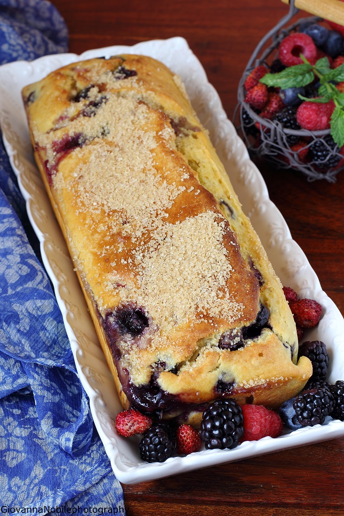 Cake ai frutti di bosco con crema allo yogurt, frutti di bosco ...