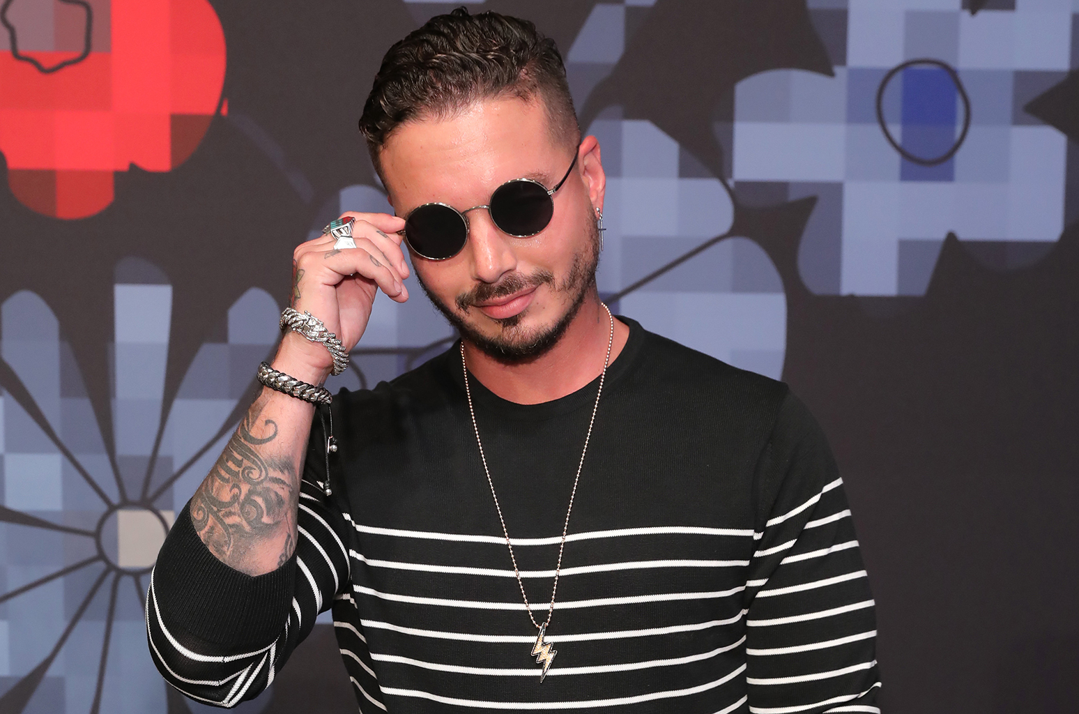 DRAGON: J Balvin review / Colombian megastar continues domination on ...