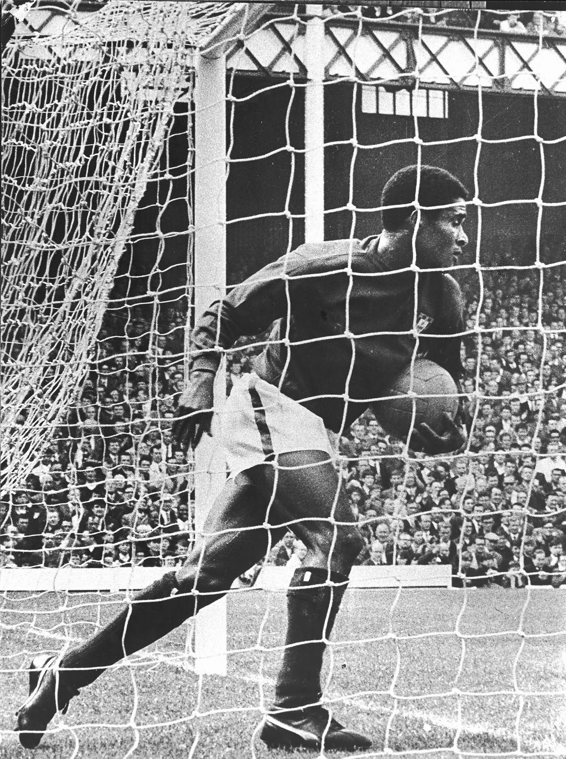 LUANDA TROPICAL: EUSÉBIO