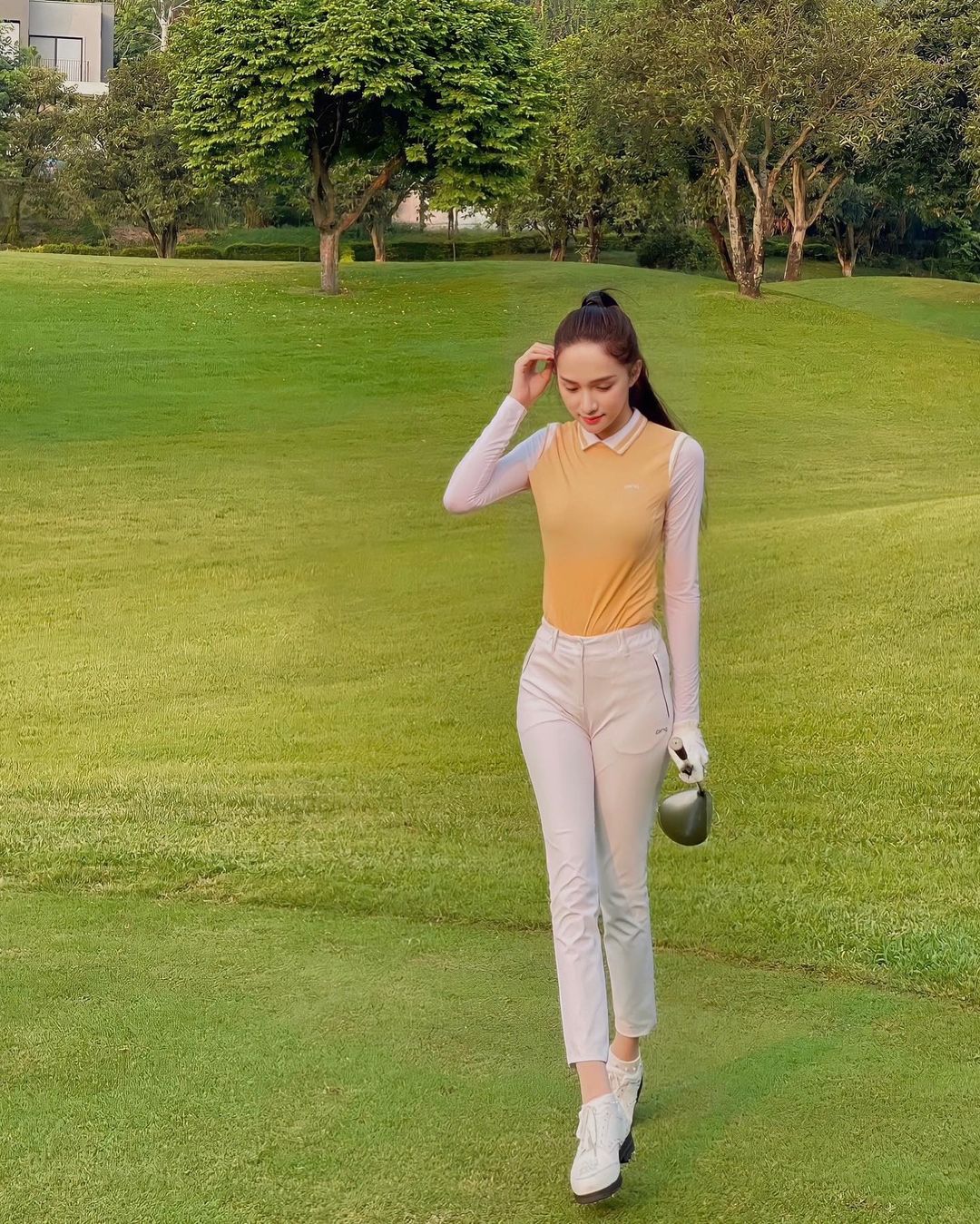 Nguyen Huong Giang – Most Beautiful Transgender Women's Golf Clothes ...