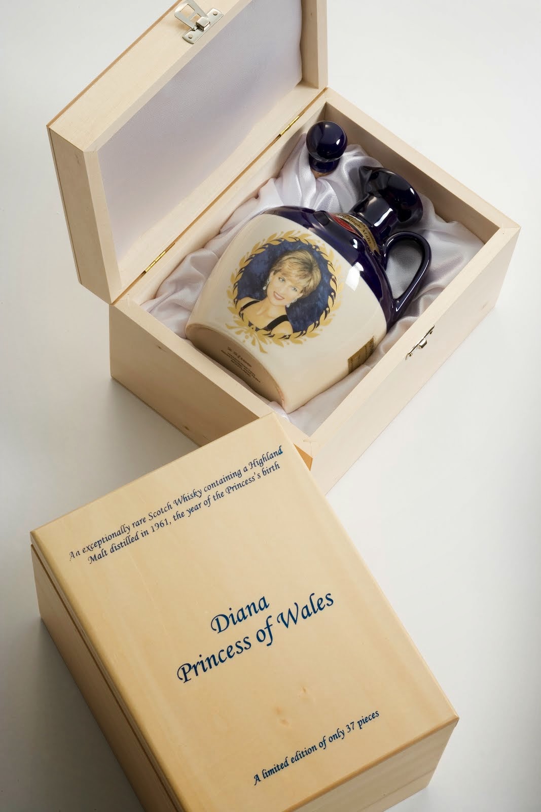 Wood Presentation Boxes: How To Store Your Dutch Oven!