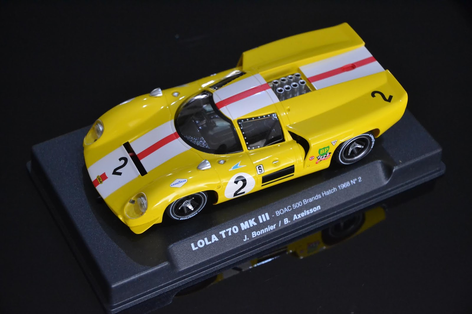 Slot - Outra Dimensão: Thunder Slot - Mc'Laren M6A VS Mc'Laren Elva MK I