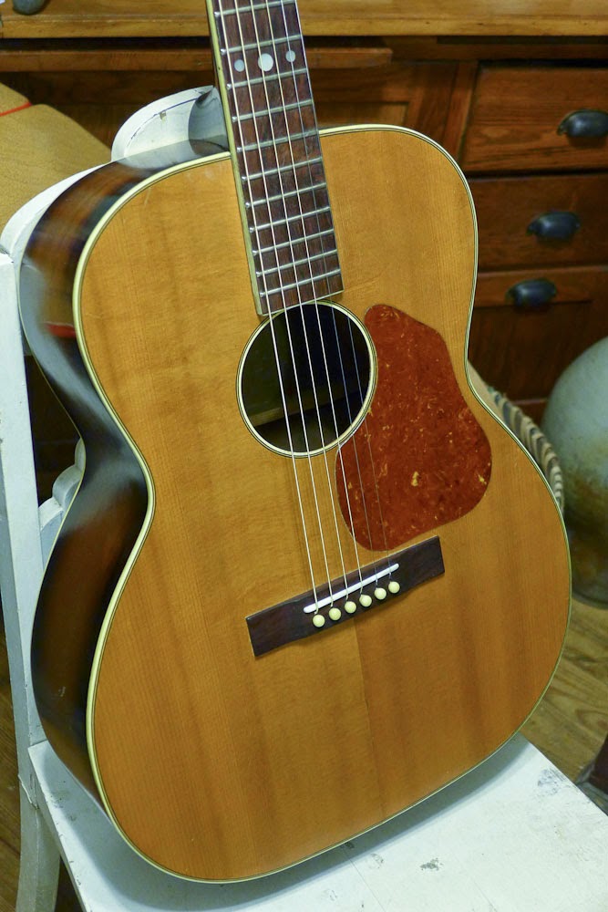 1940s Regal-made Silvertone Crest 000-size Flattop Guitar