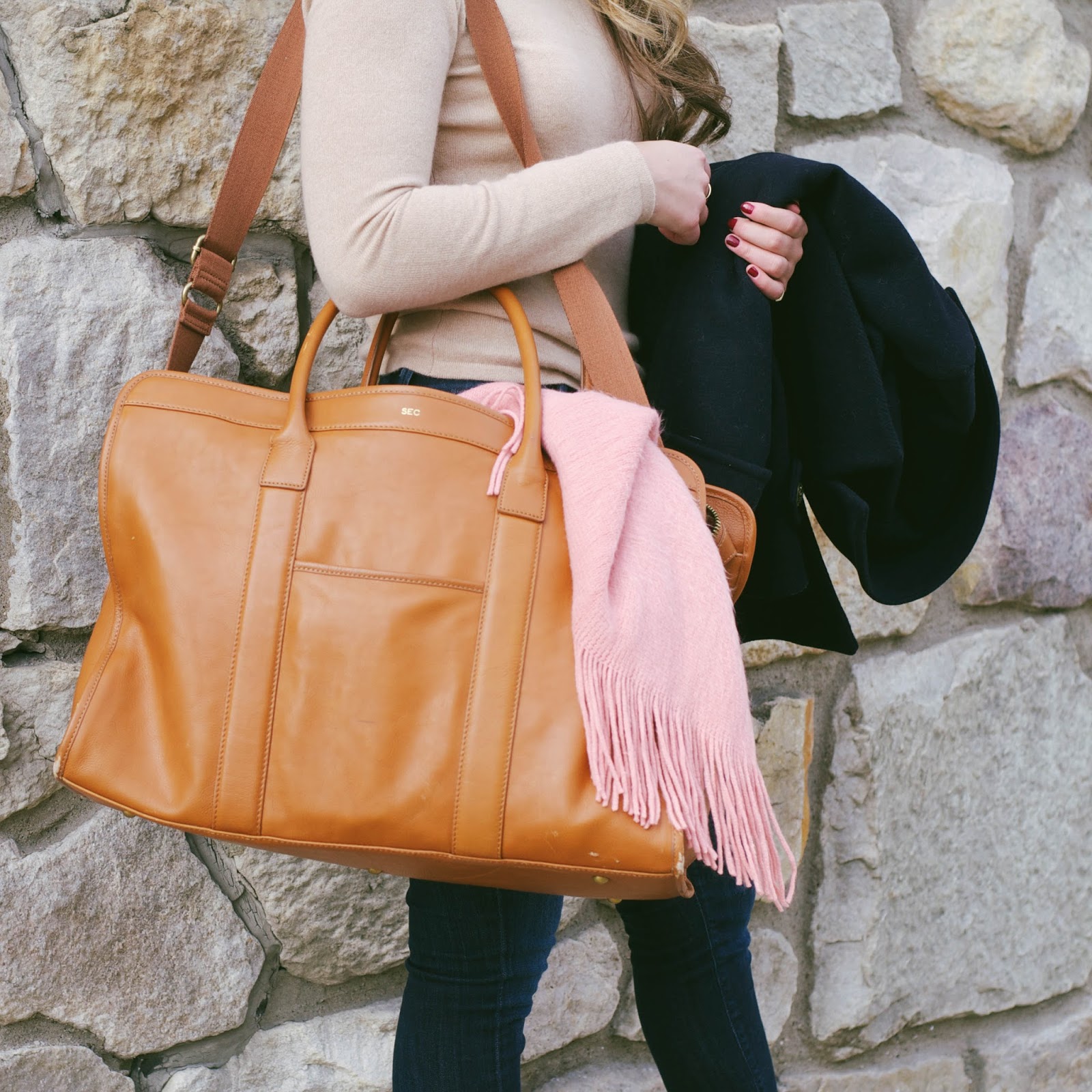 Summer Wind: Comfortable and Classic Travel Outfit