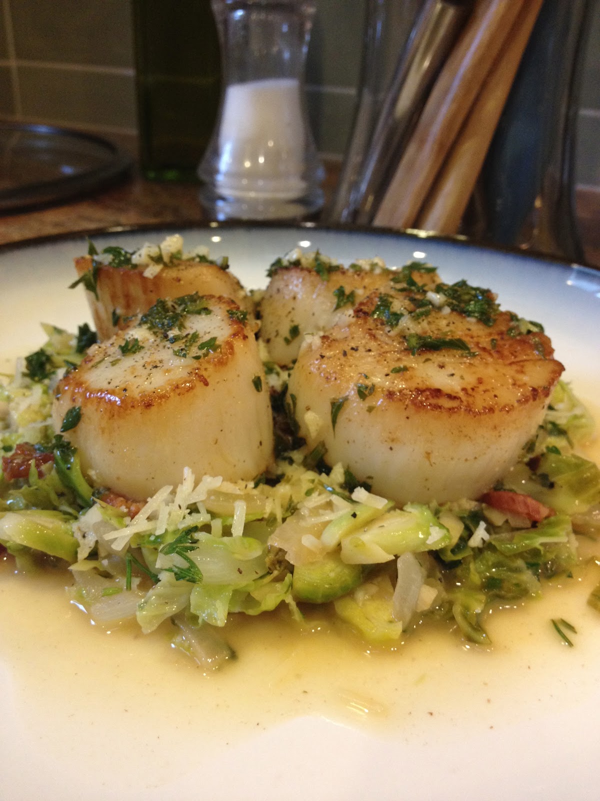 Nom Nom Dinners: What exactly is a scallop?