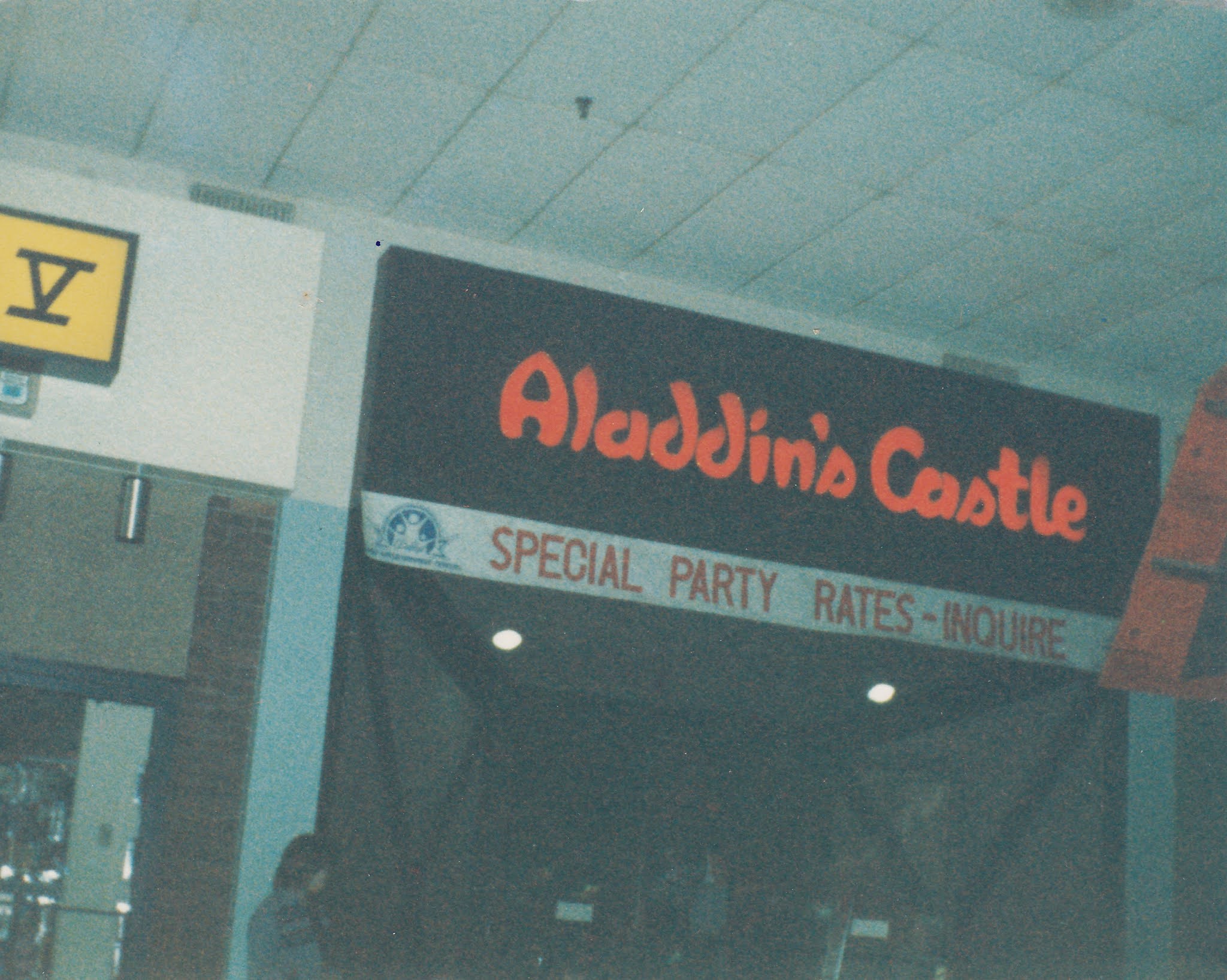 Neon Rocketship: Aladdin's Castle In 1987