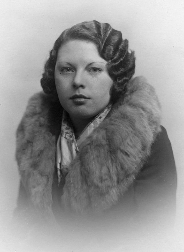 30 Beautiful Photos Capture the ’20s Women in Fur Coats ~ Vintage Everyday