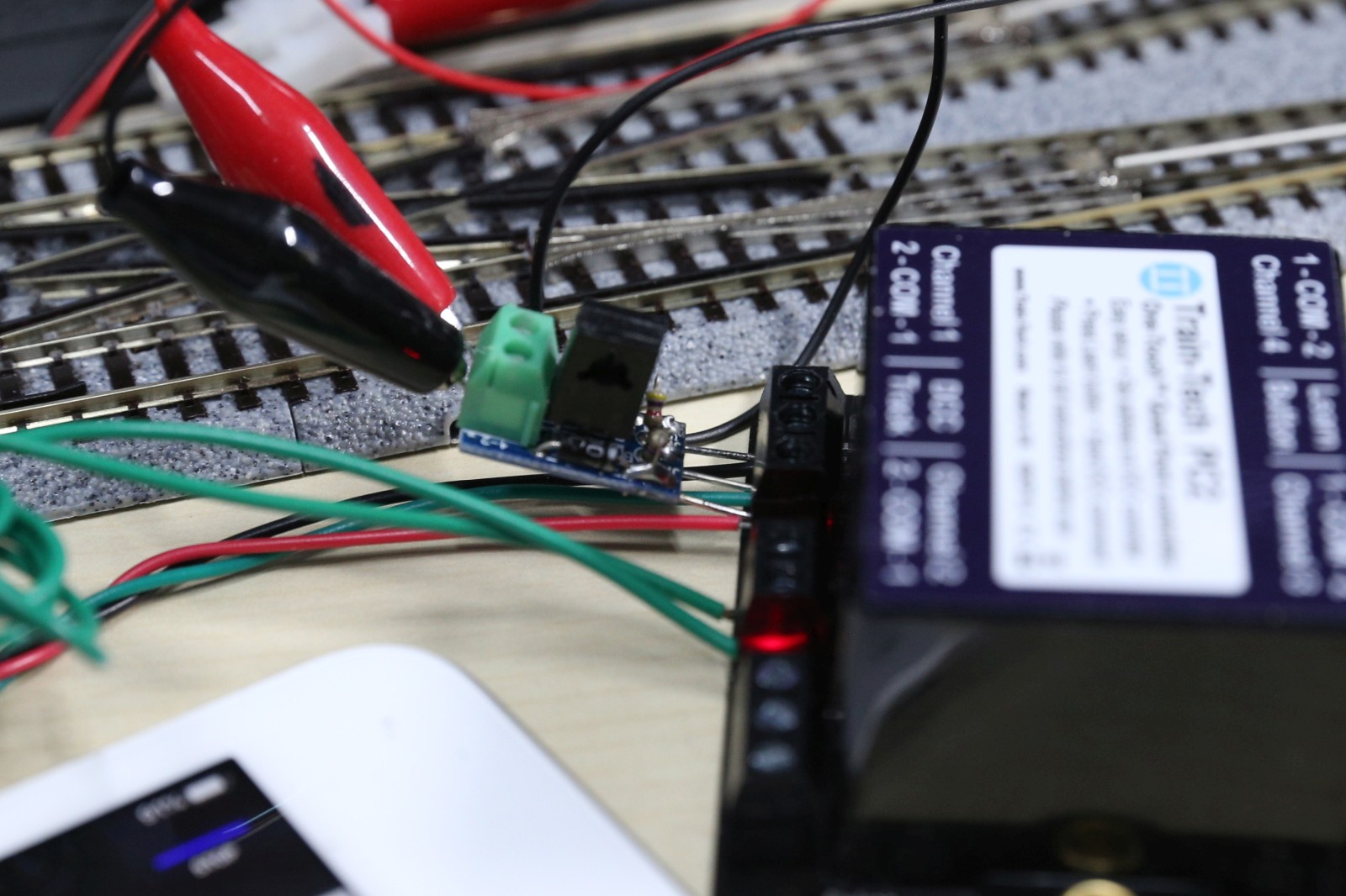 さらに3個のポイントマシンを同時。まったく問題なくパワフル。