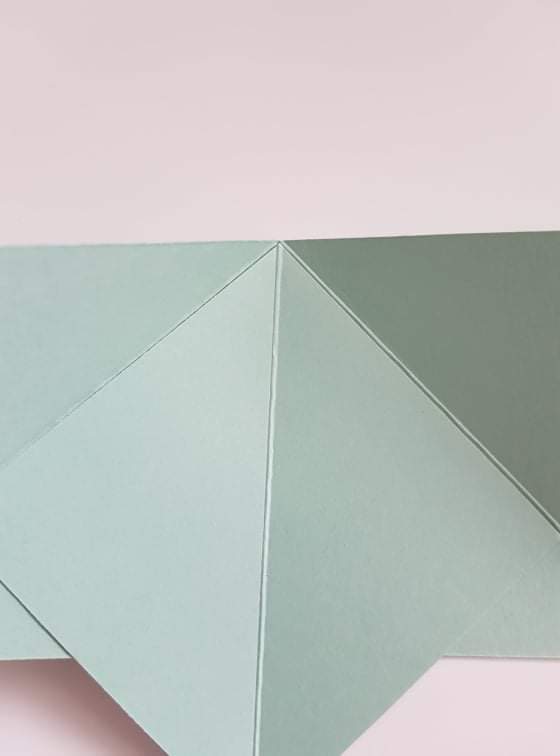 CraftyHunnypots: Hello - Pyramid fold card