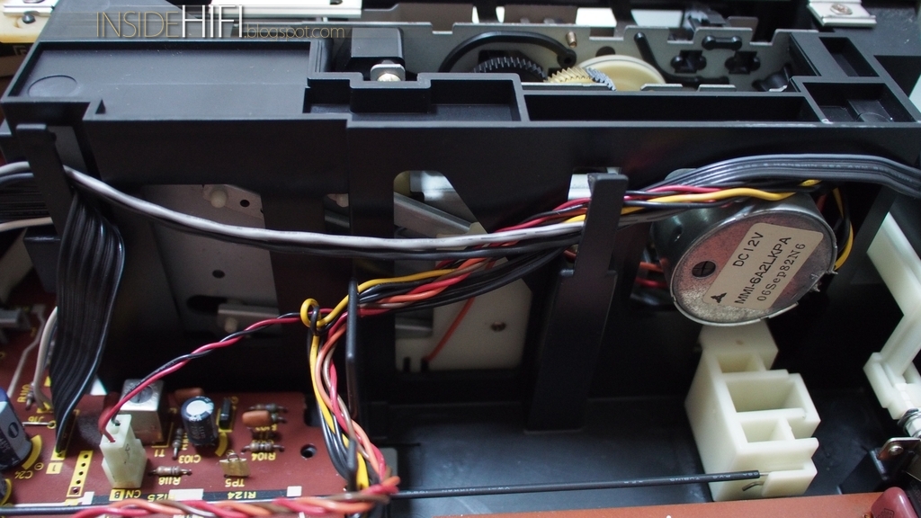 Inside Hi-Fi: Technics RS-M216