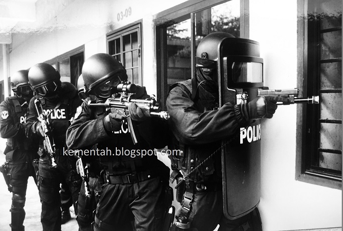 Senang Diri: Circuit breaker Day 11 pix: Singapore Police Force STAR unit