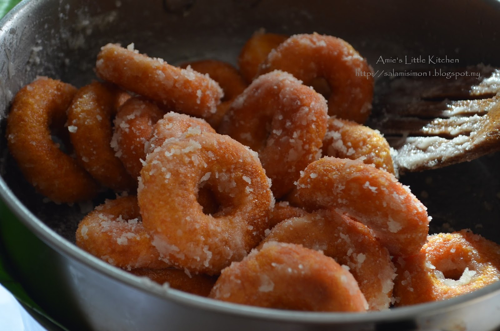 Kuih Keria - Amie's Little Kitchen