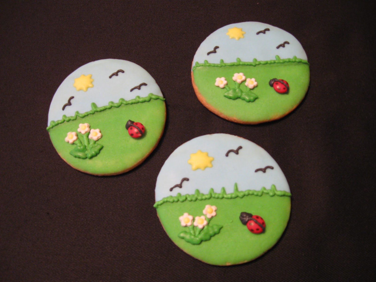 Corry's Cookie Creations: Round, Round and More Round Cookies