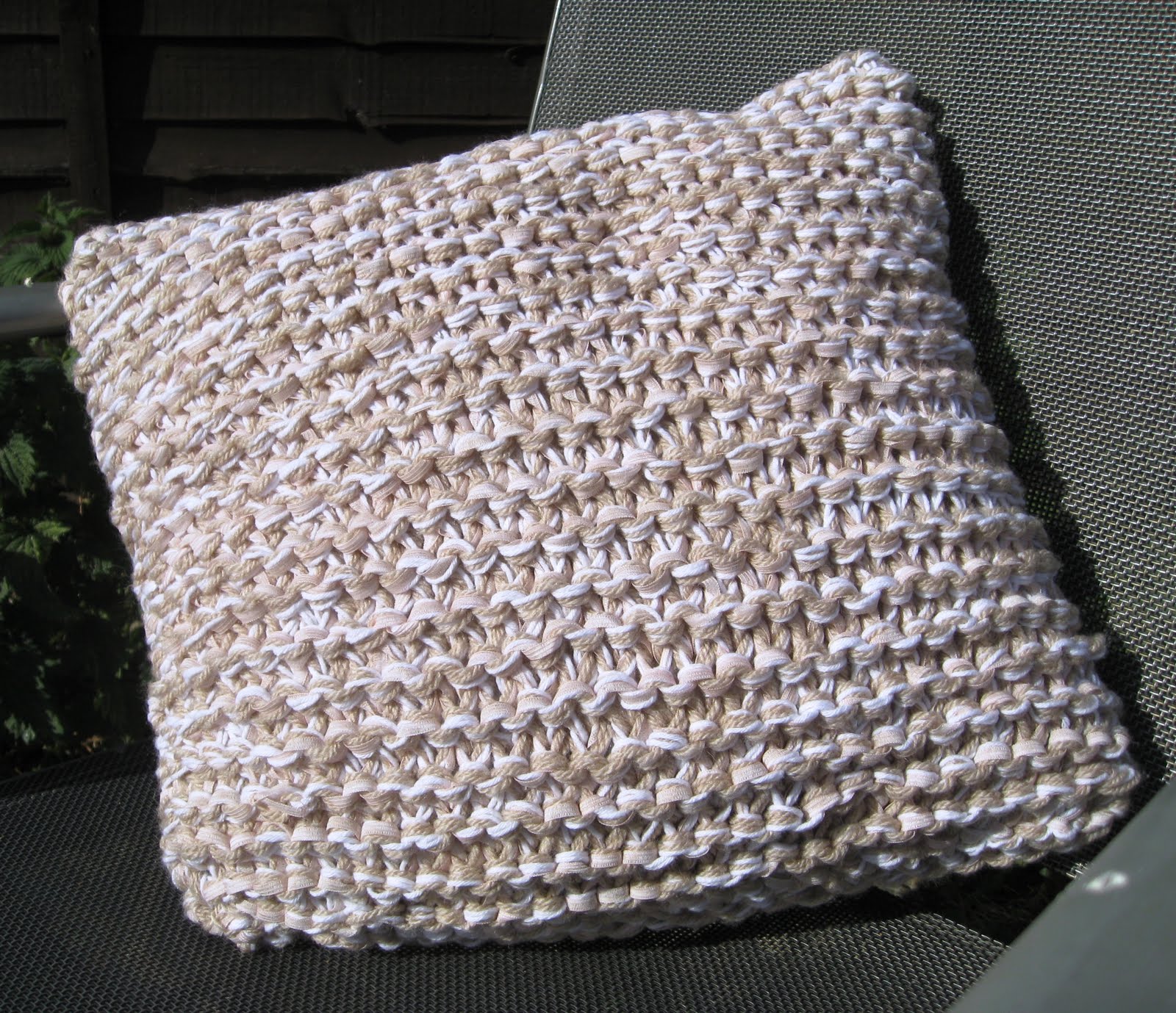 LOLODESIGNS: Extreme Knitting - I'm hooked