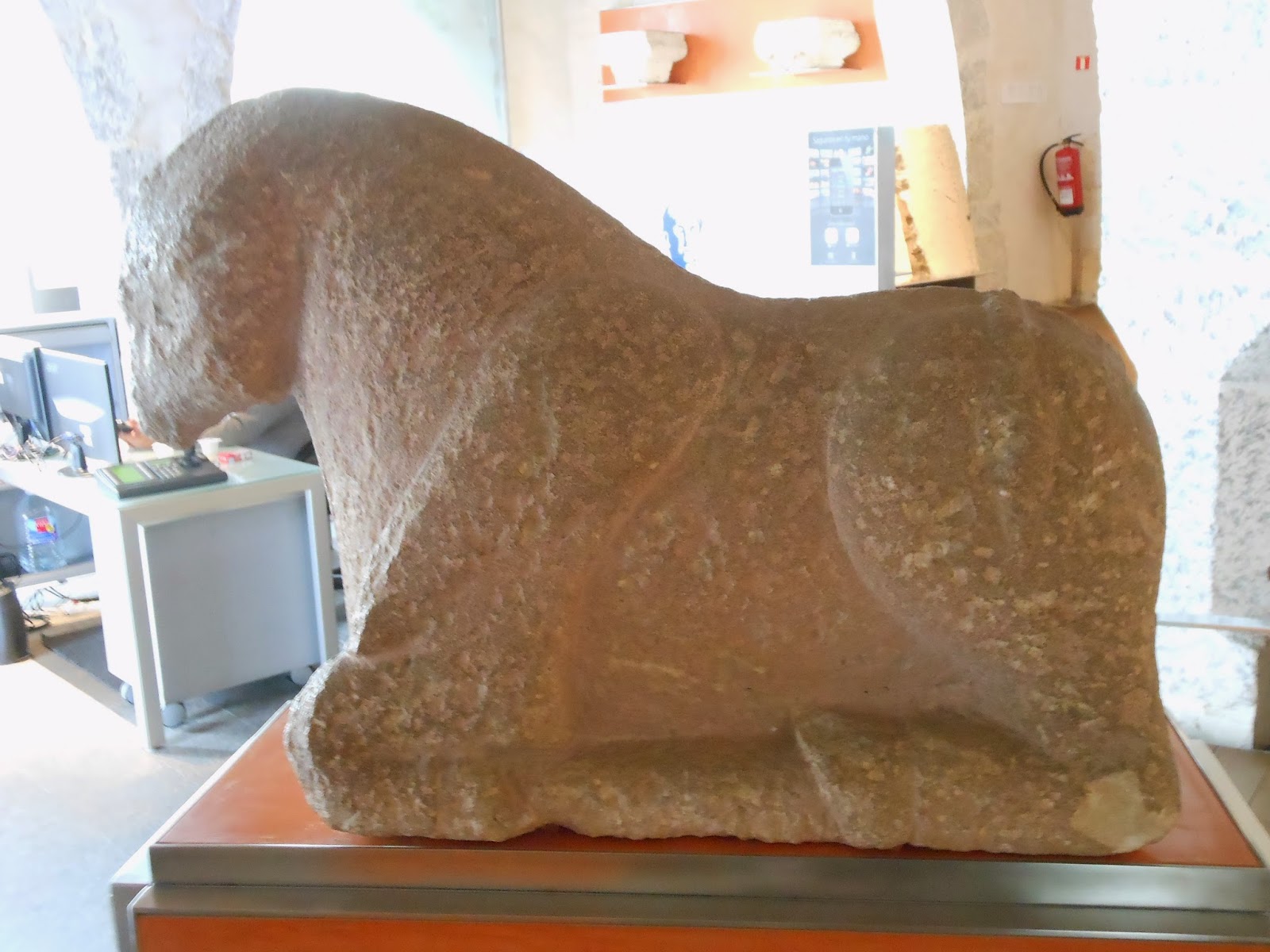 CASTILLO DE SAGUNTO Rutas por su historia : EL TORO IBÉRICO