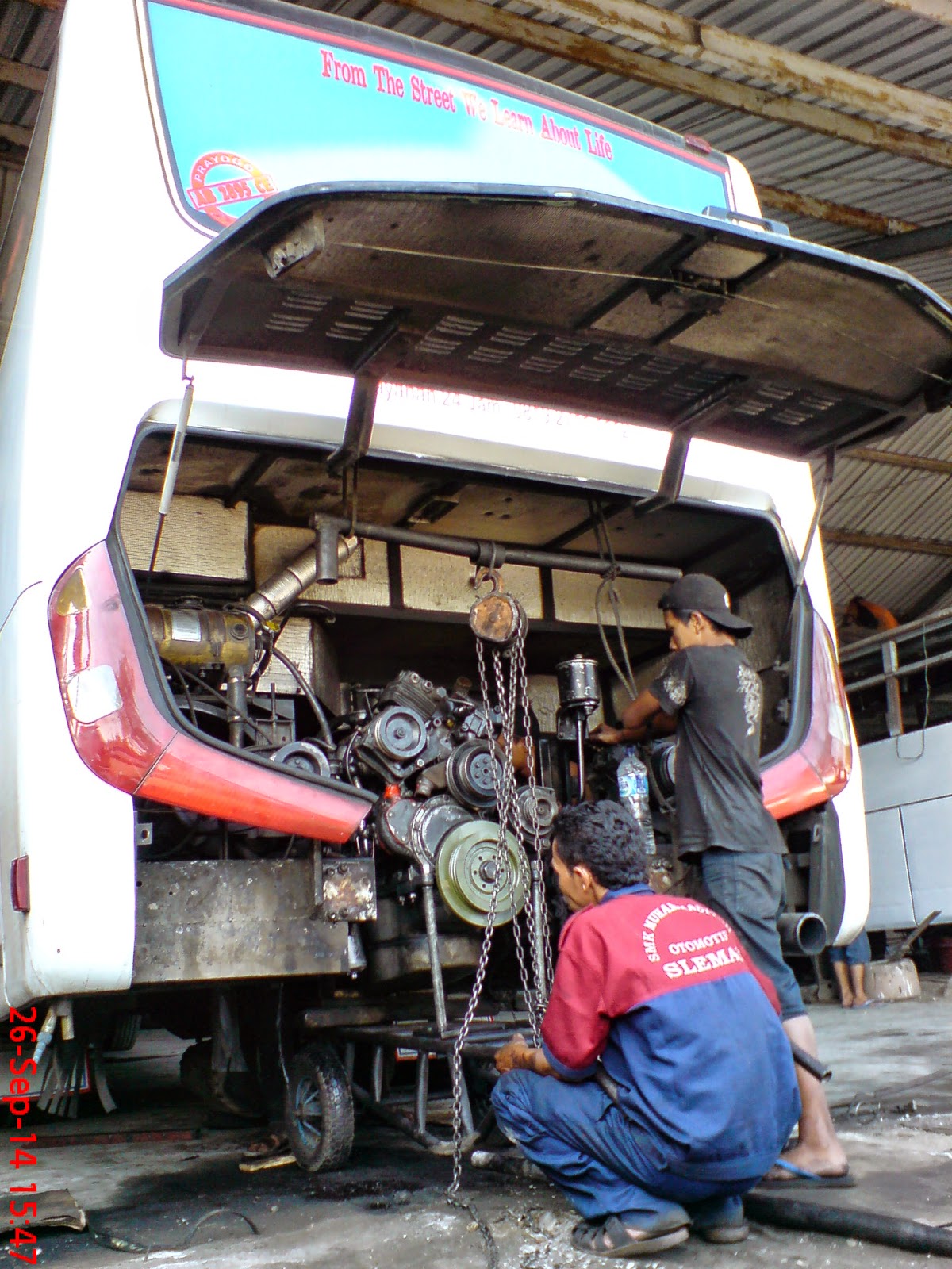 Pemasangan Mesin Baru Bus PO Prayogo 95CE