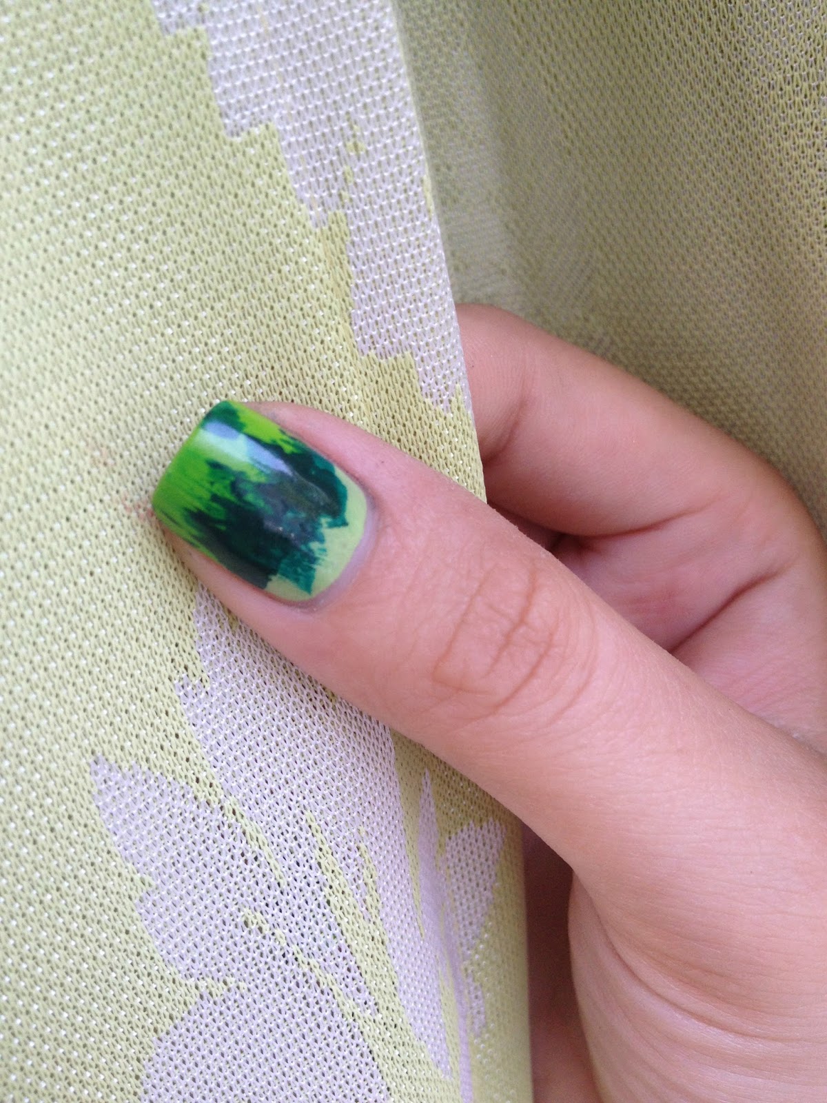 METAL AND MAKEUP: Mani Of The Week - Retro Spontaneous Painting Nails