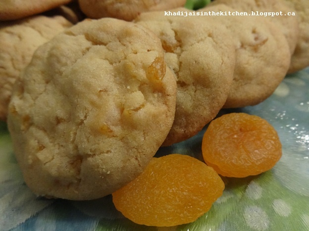 Khadija is in the Kitchen: BISCUITS AUX ABRICOTS SECS / DRIED APRICOTS ...