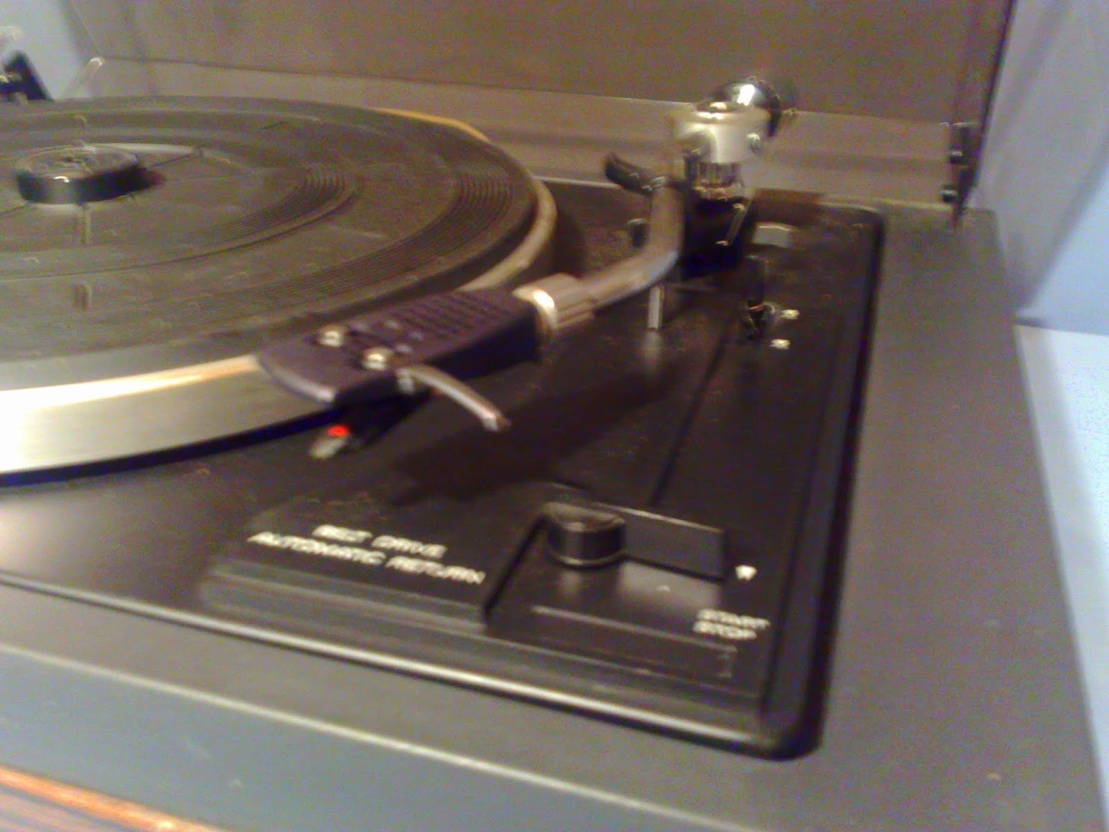 TOM's TECH TOYS: Radionette 5000 HiFi Turntable