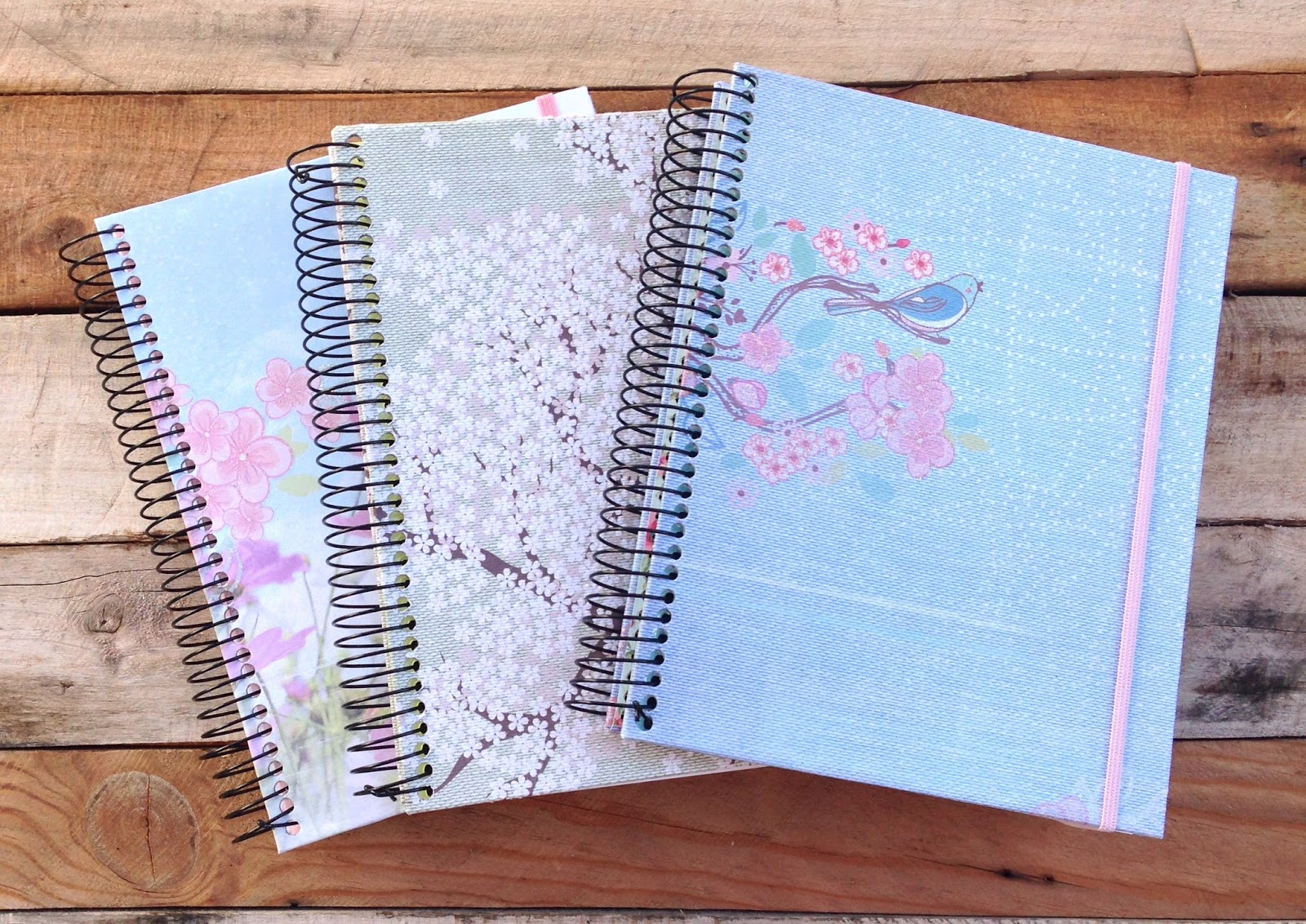 UN TRÍO DE LIBRETAS - MI MUNDO SCRAP