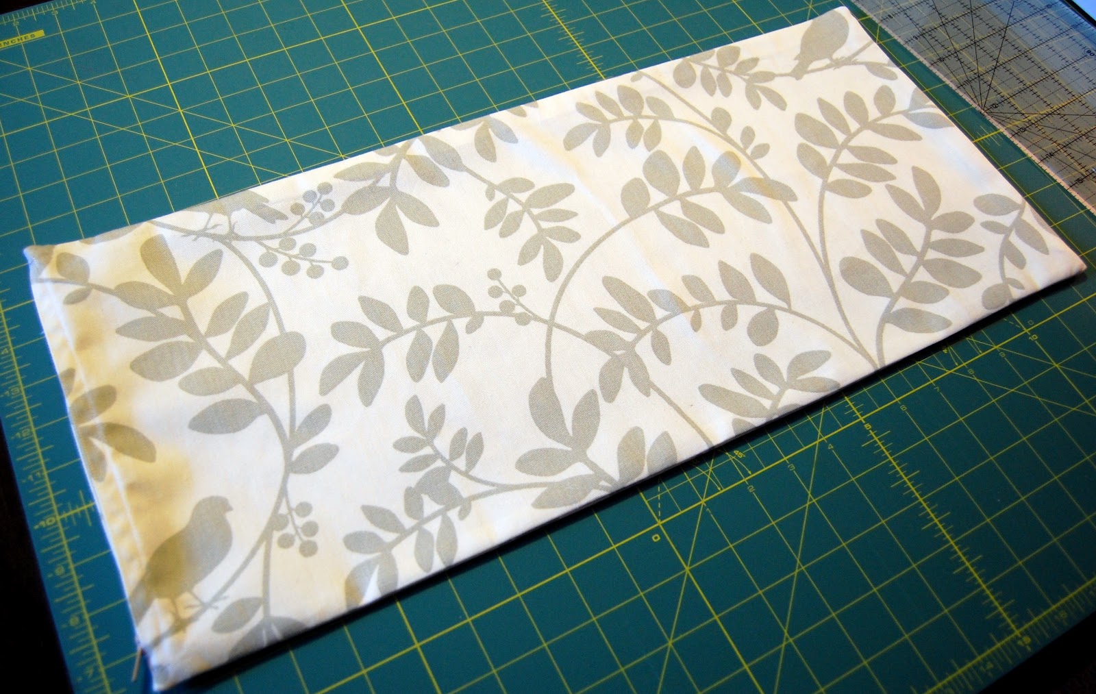 the audzipan anthology: Zippered Pillow Cover Tutorial