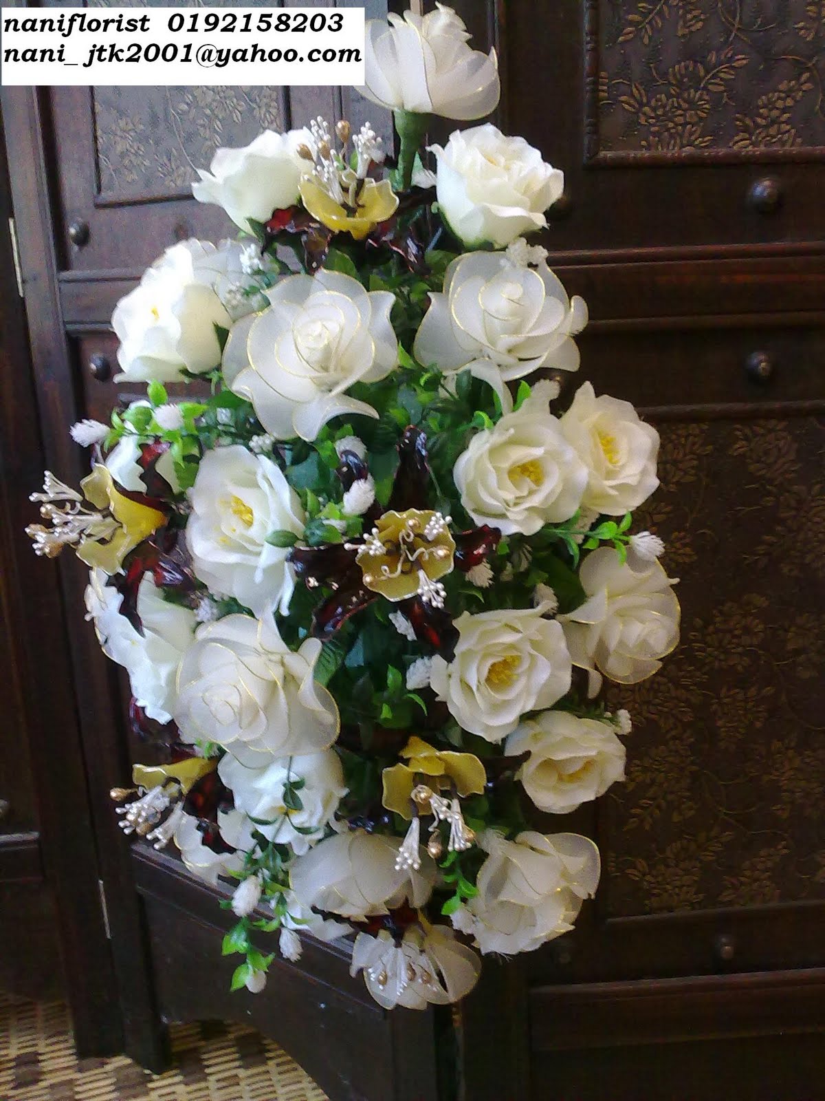 Nani Florist: GUBAHAN BUNGA ROS GANTUNG DARI STOKIN MENGHIASI BILIK ...