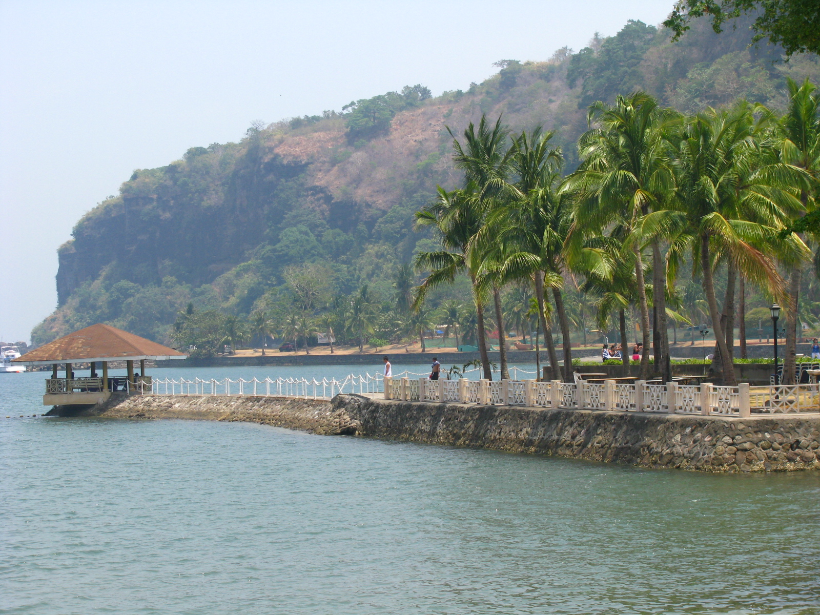 LIFE AFTER CUBES: Five Things I Love and Hate on Caylabne Bay Resort