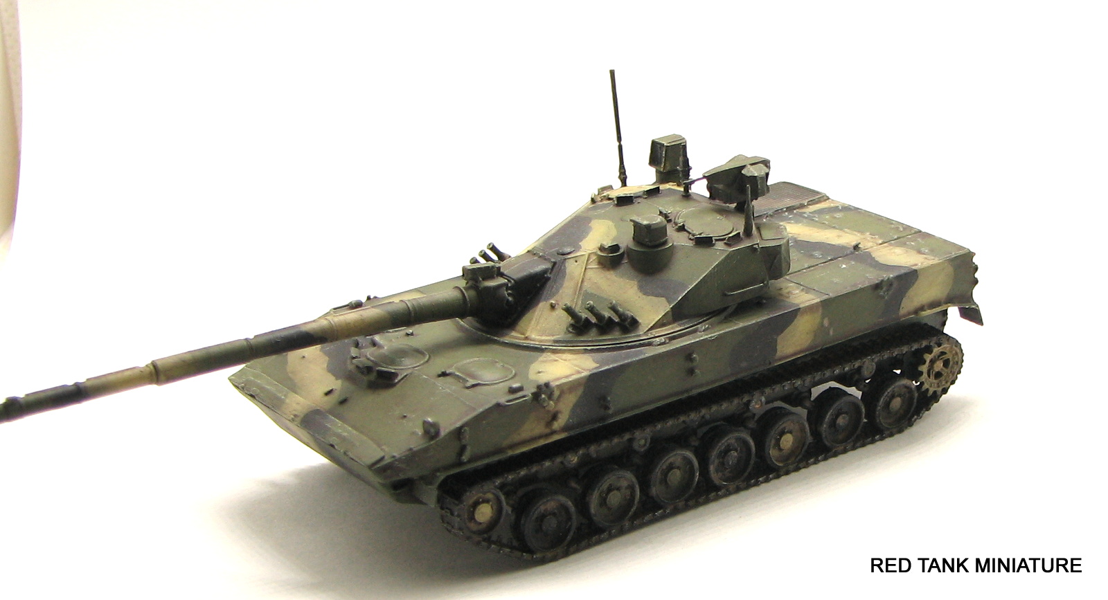 Gulumik Military Models: 2S25M SPRUT-SDM1 #3 1/72 RED TANK MINIATURE