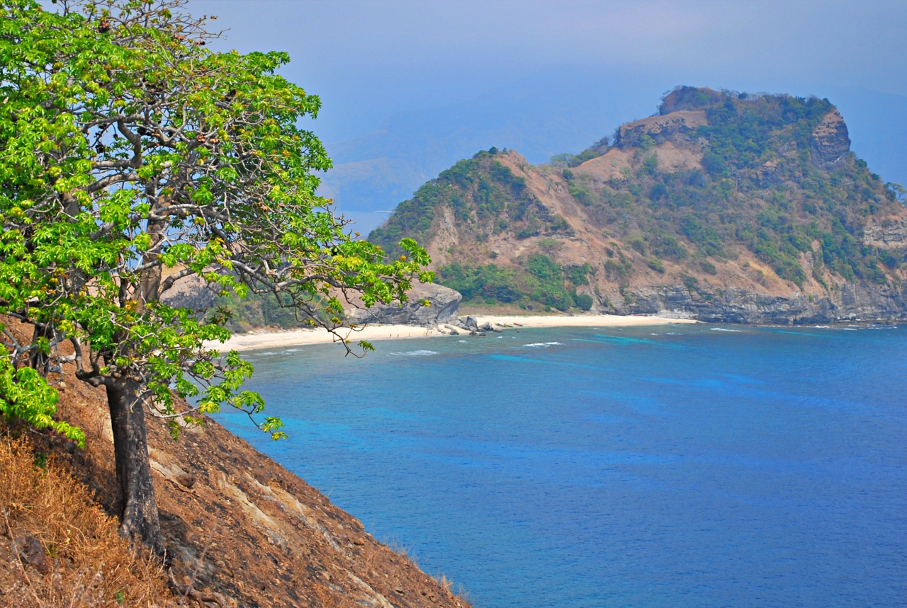 Capones Island Lighthouse | Zambales - Nomadic Experiences