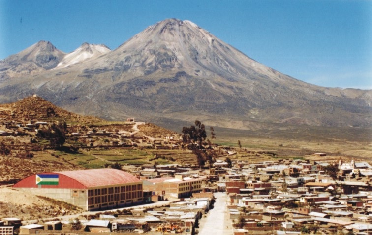 Volcán Yucamane en Candarave