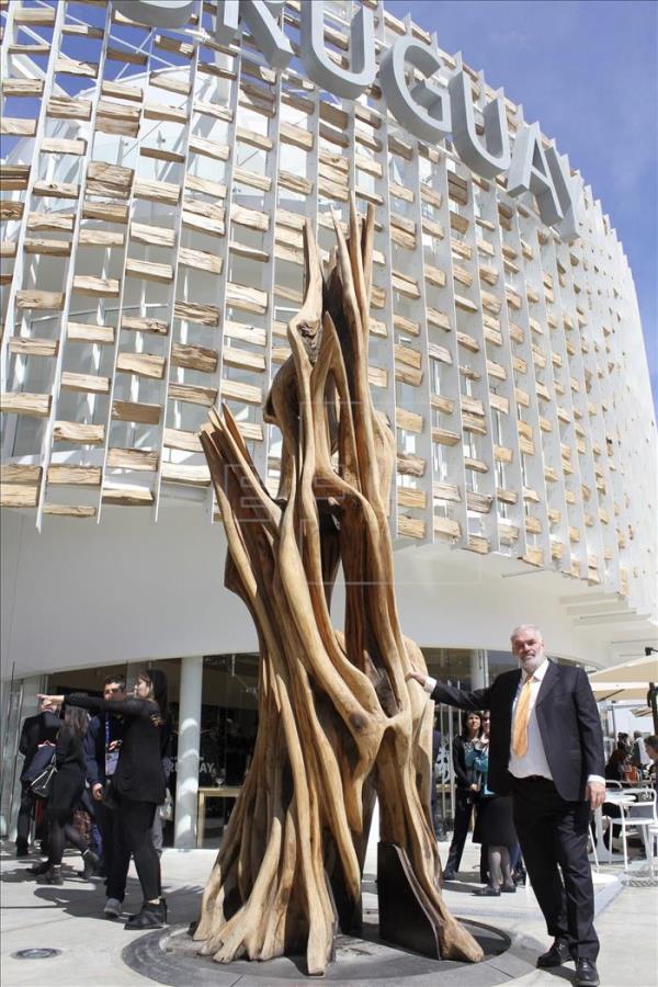 Profe. Lagrotta Arte: Pablo Atchugarry. Escultura Ficha 21.