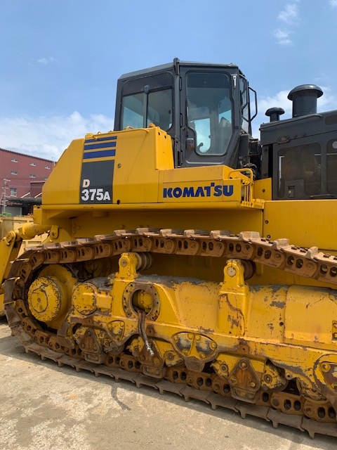 SOLD Komatsu D375 , 2002