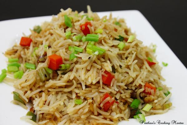 Parthavi's Cooking Mantra: Burnt Garlic Fried Rice