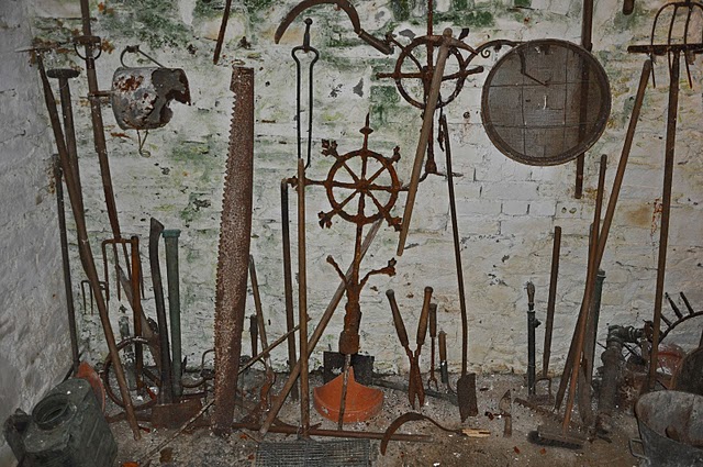 SenseOfHumus: Cleaning an Old Iron Tool