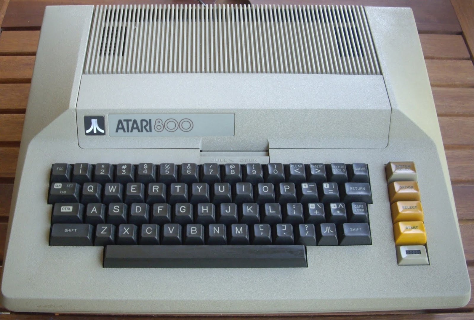 Retro Ordenadores Orty: Ordenadores Atari: Consola con teclado VCS 2600 ...