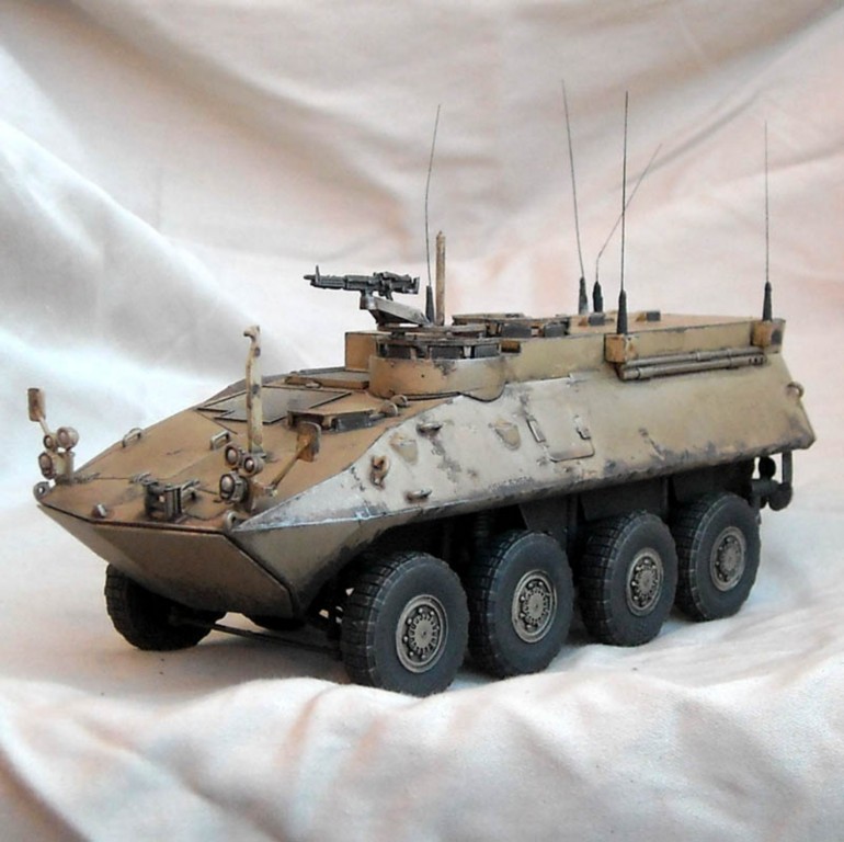 MY mini WORLD: 85. LAV 25 Command Vehicle - USMC Desert (ESCI 1/35)
