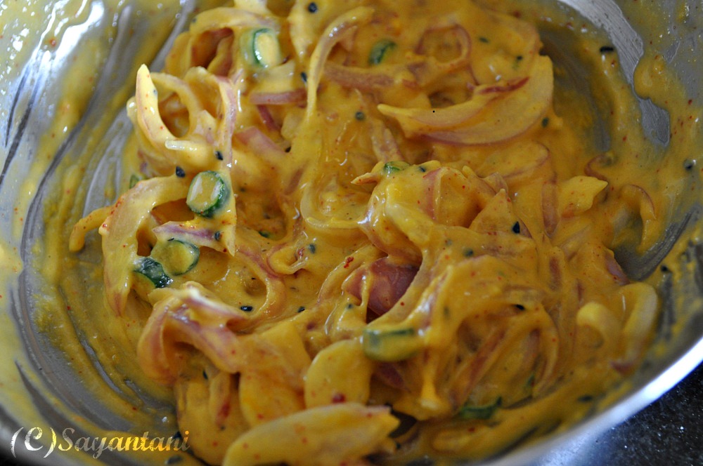 Peyaji (Pyaj ke pakode/ Onion Fritters) - A Homemaker's Diary