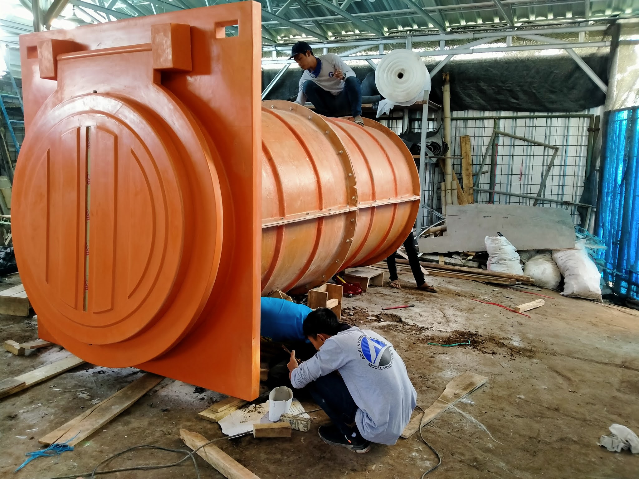 Pintu air otomatis fiberglass | Adjienyoman Fiberglass Production