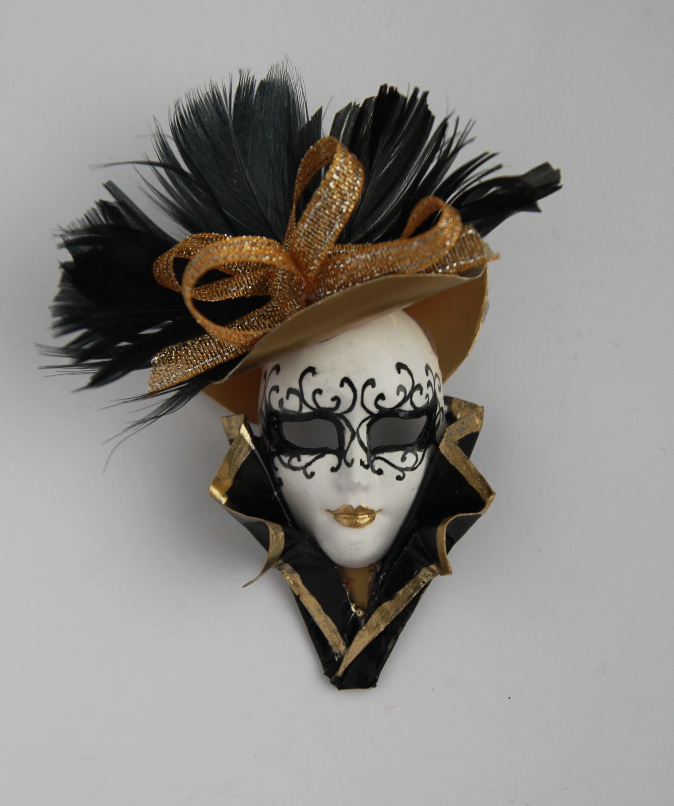 Zamaskowana: Maski weneckie broszki