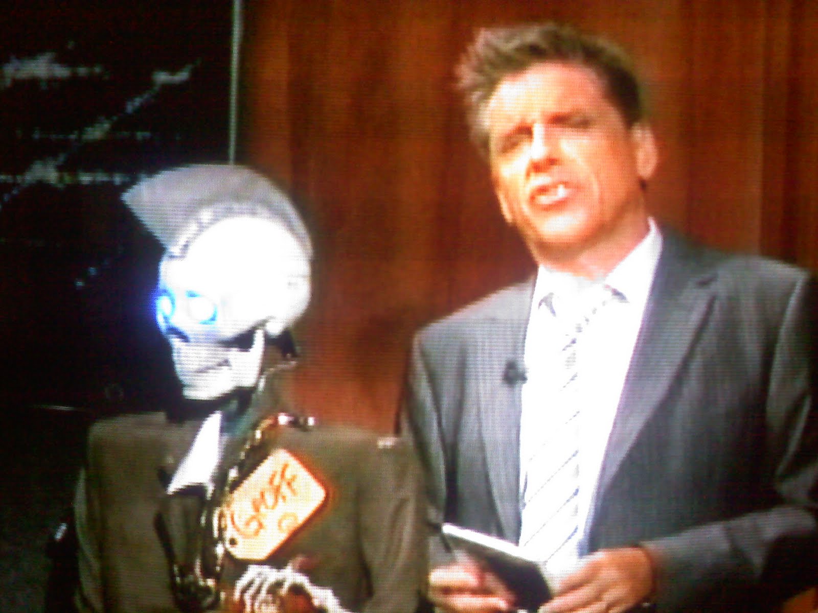 scottish king: who does the voice of geoff peterson?