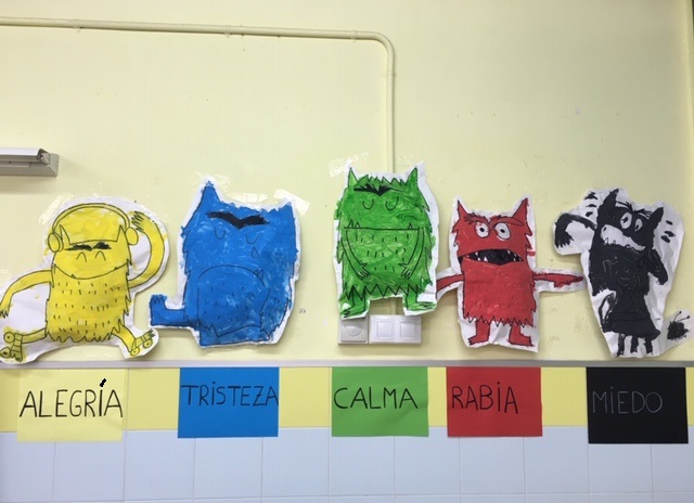 PEQUE AVENTURAS: PINTAMOS NUESTROS MONSTRUOS