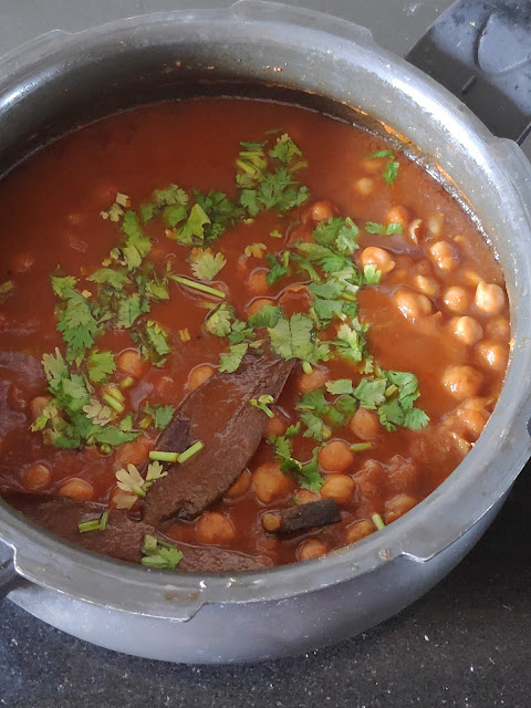 Easycooking: Pressure Cooker Chole Recipe | One Pot Cooking Recipes