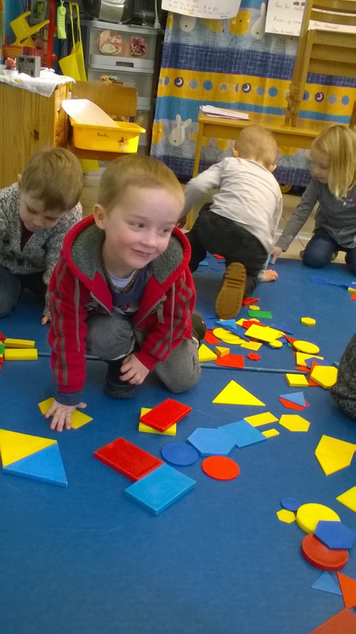 Découverte des formes géométriques en 1ère maternelle. - École Sainte ...