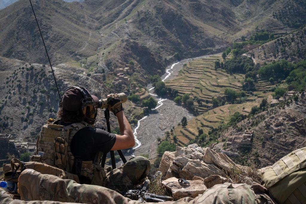 daily timewaster: A US Air Force Combat Controller calls in an ...