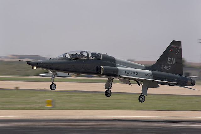 T-38 TALON CRASHES AT SHEPPARD AFB, PILOTS SAFELY EJECT - Blog Before ...
