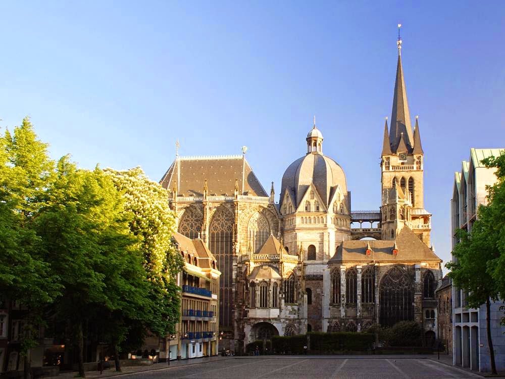 Aachen Cathedral: Great cathedral with historical, architectural and ...