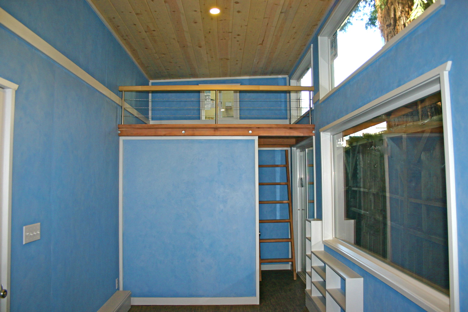 Surfer’s Oceanfront Tiny House by Molecule Homes