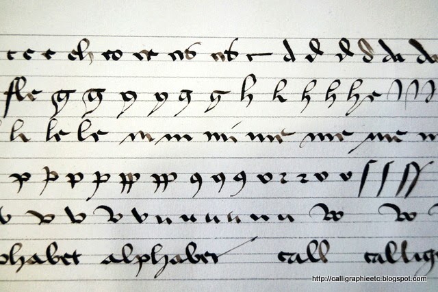 Une cursive gothique...