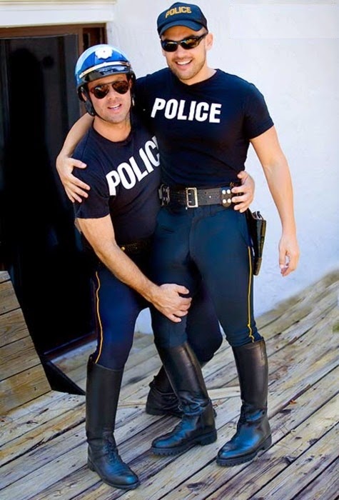 WoWhoTTT: Police Bulges